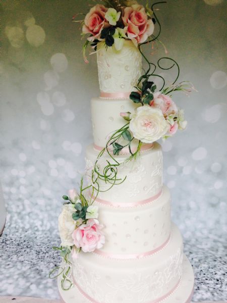Truly Scrumptious Cakes, Leeds | 8 reviews | Cake Designer - FreeIndex