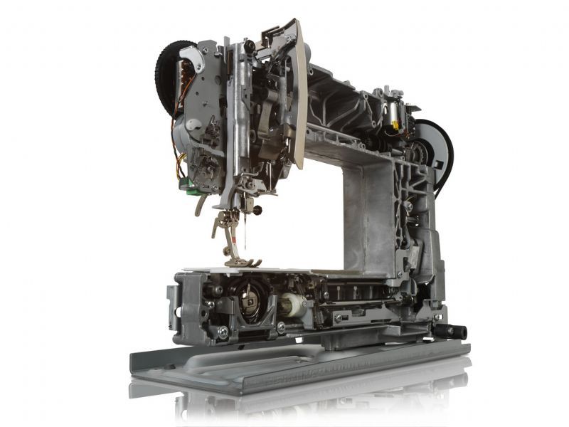 The inside of this sewing machine [1152x2048] : r/ThingsCutInHalfPorn